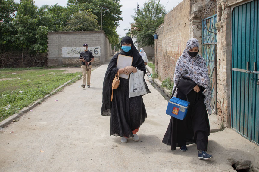 The health workers fighting polio in Pakistan, one house at a time